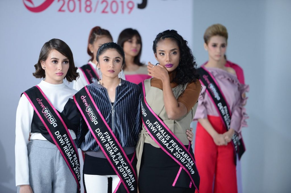 23 Selebriti Kelahiran Dewi Remaja, Siapa Paling Letop? - Remaja