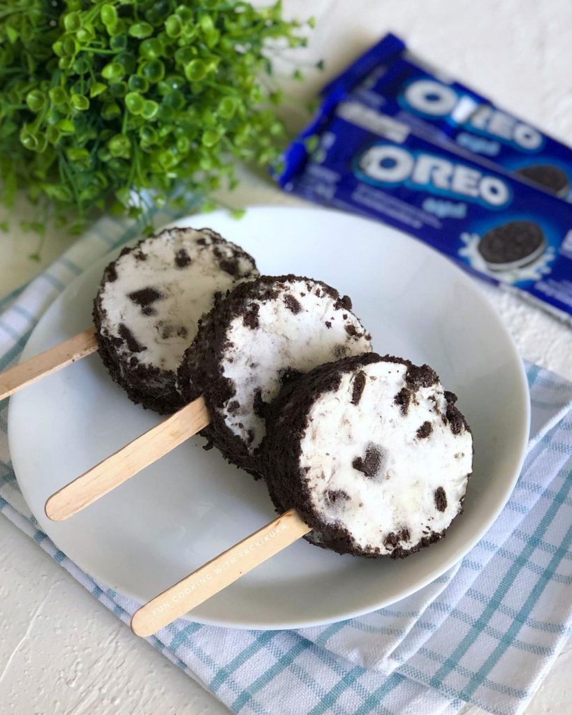 Hanya Guna 4 Bahan, Ini Resipi Aiskrim Roll Oreo Yang Mudah Disediakan