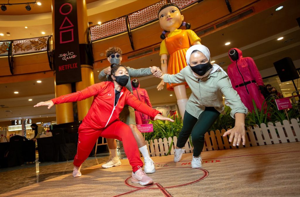 Patung Gergasi Squid Game Tiba Di Sunway Pyramid Dengan Skuad Manager