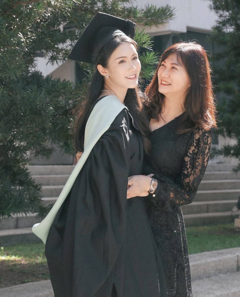 Tamat Pengajian Dengan Ijazah Kelas Pertama, Charmaine Chew Lambang ...