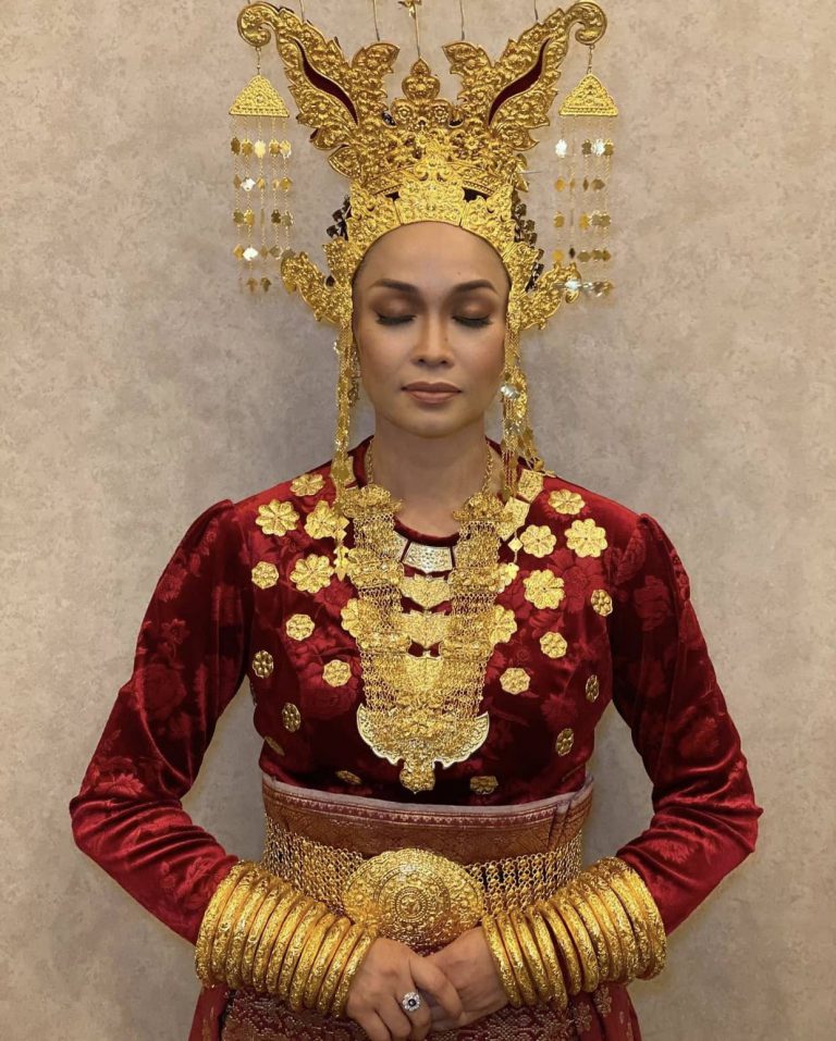 Kenali Gajah Oleng, Busana Tradisi Melayu Sarawak Yang Digayakan ...