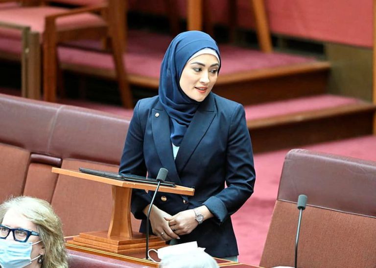 Muda Dan Berhijab, Fatima Jadi Senator Muslim Pertama Di Australia ...