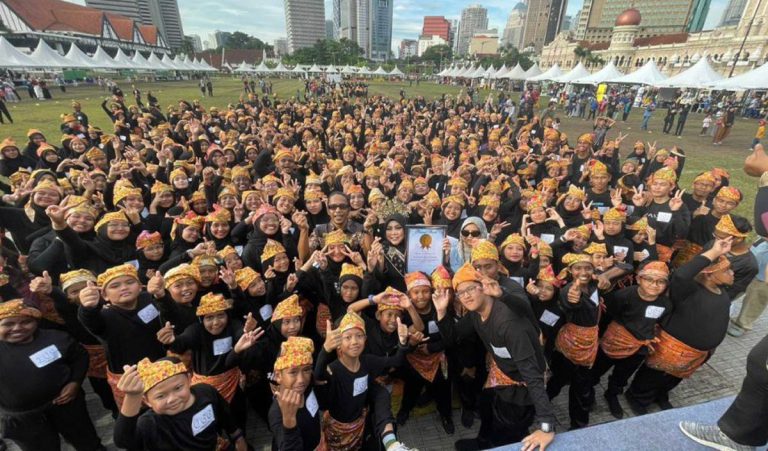 Noraniza Idris Cipta Sejarah MALAYSIA, Penari Persembahan Tarian ...