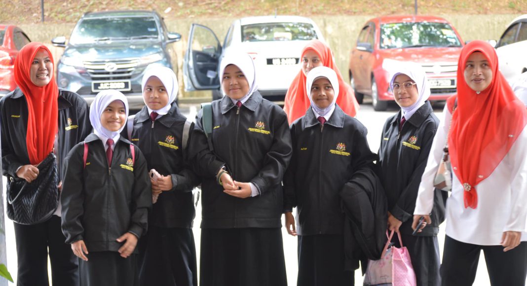#GirlPower: Pelajar Cemerlang Pacu SK Proton City Gondol Gelaran Juara ...