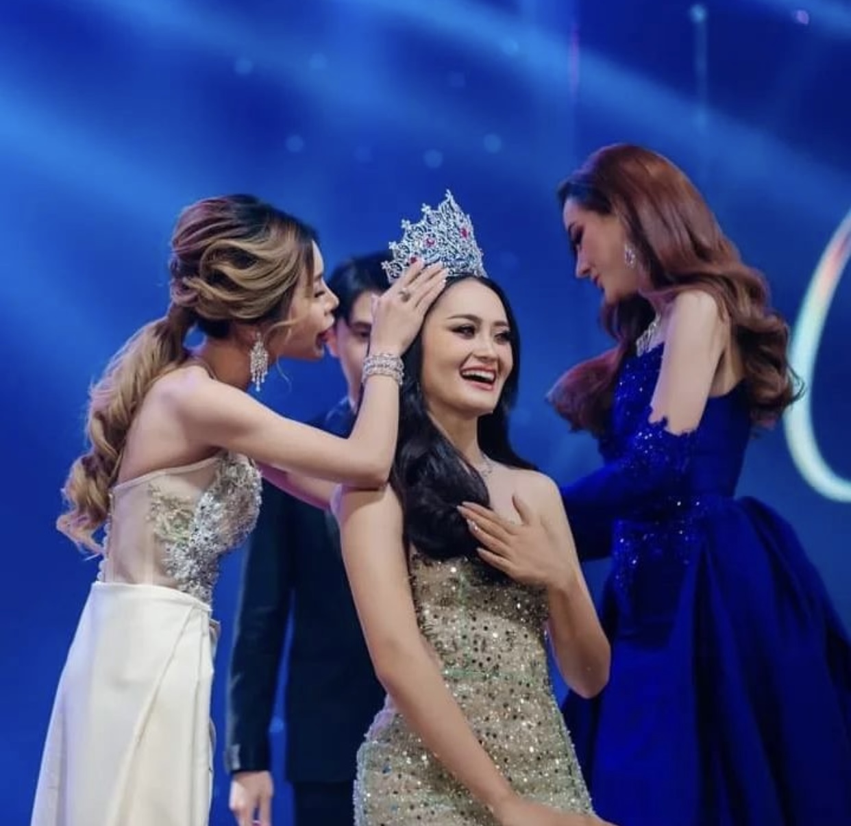 Guru Bahasa Inggeris Dinobat Sebagai Miss Universe Laos 2022
