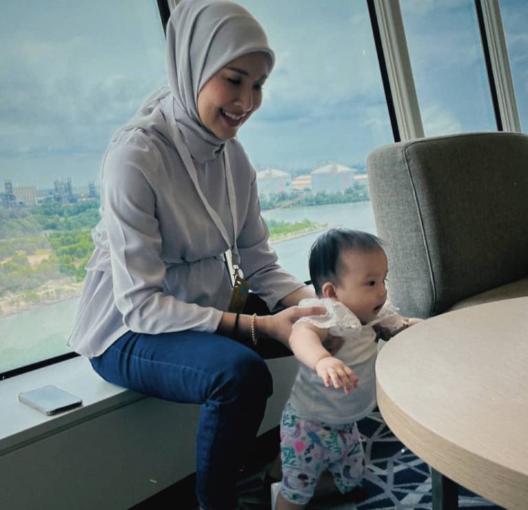Tampil Manis Berhijab, Penampilan Intan Ladyana Tuai Pujian Ramai