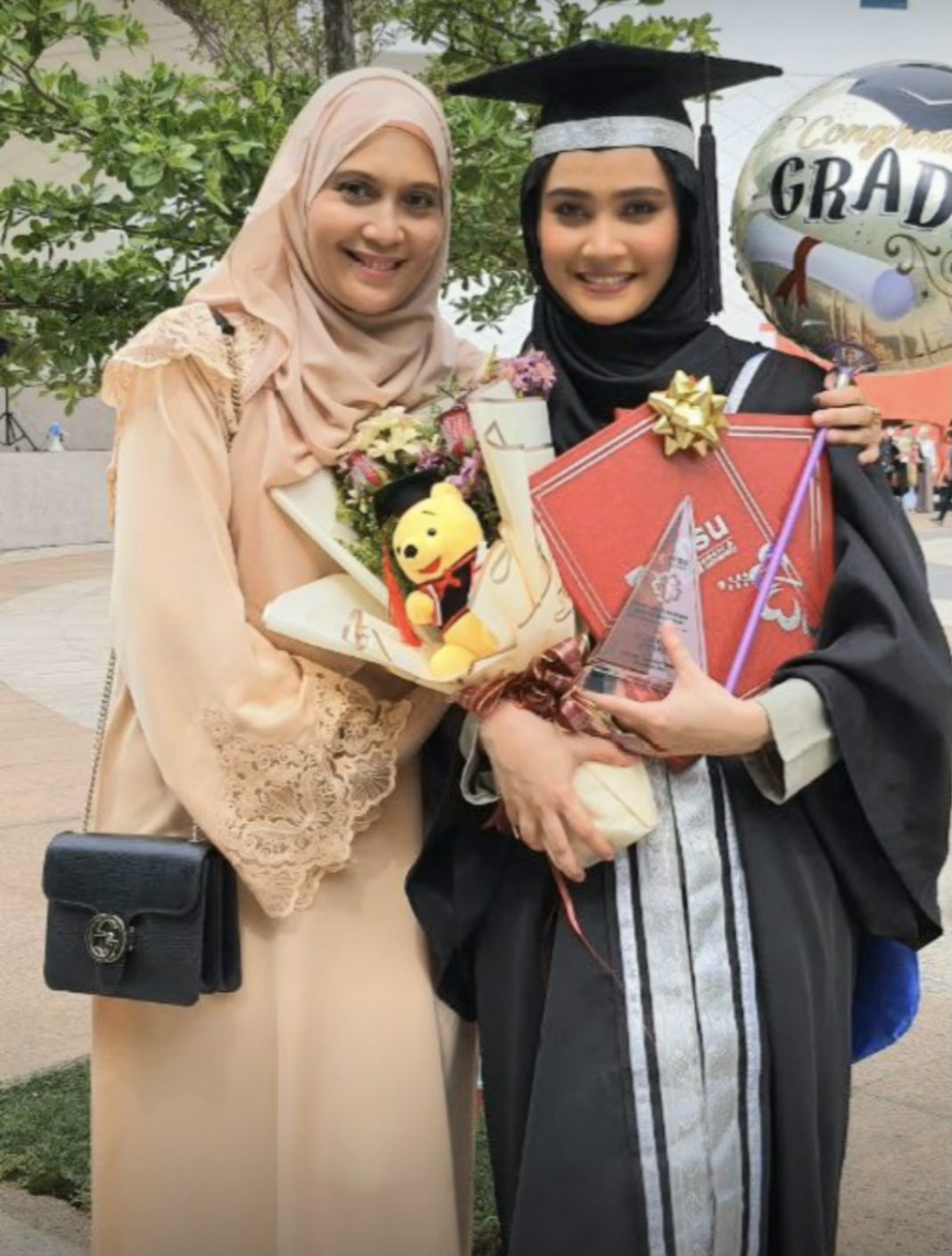 Beauty With Brain! Arni & Awie Saksikan Puteri Sulung Terima Diploma ...