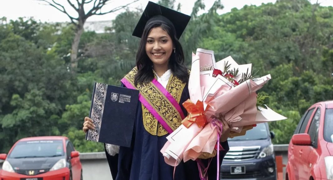 Raih Anugerah Dekan Sepanjang Pengajian, Naib Juara Dewi Remaja 2022 ...