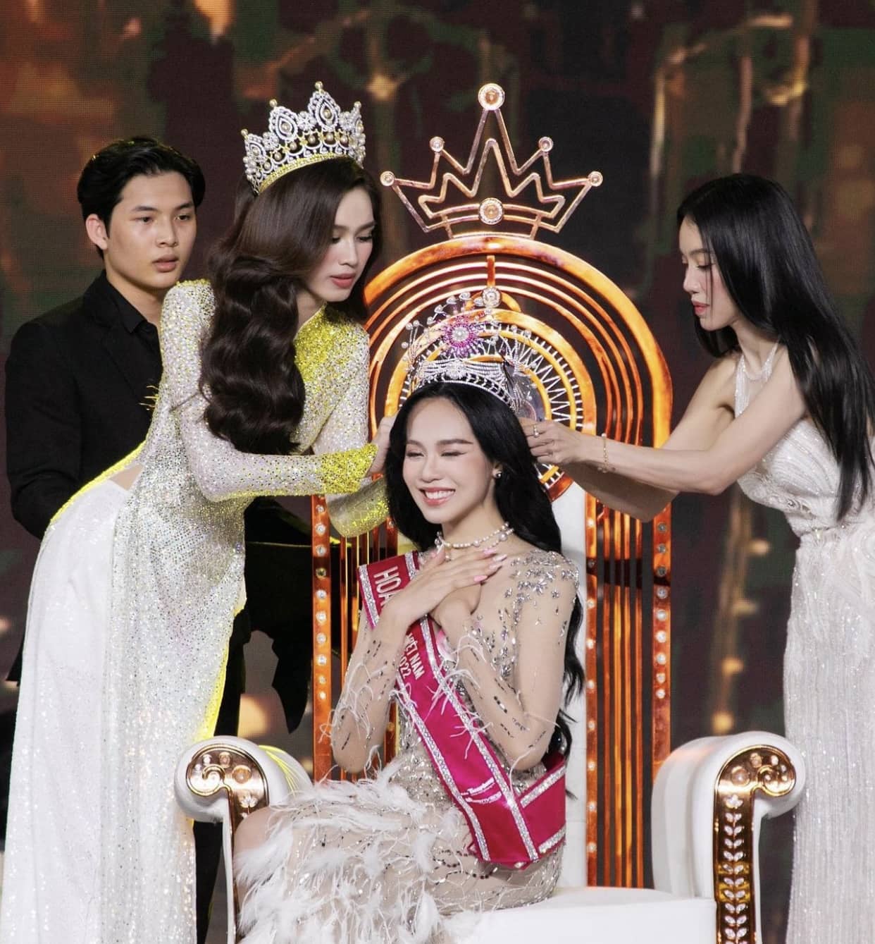 Diyakini Cantik Asli Tanpa Pembedahan Plastik, Gadis Berusia 22 Tahun ...