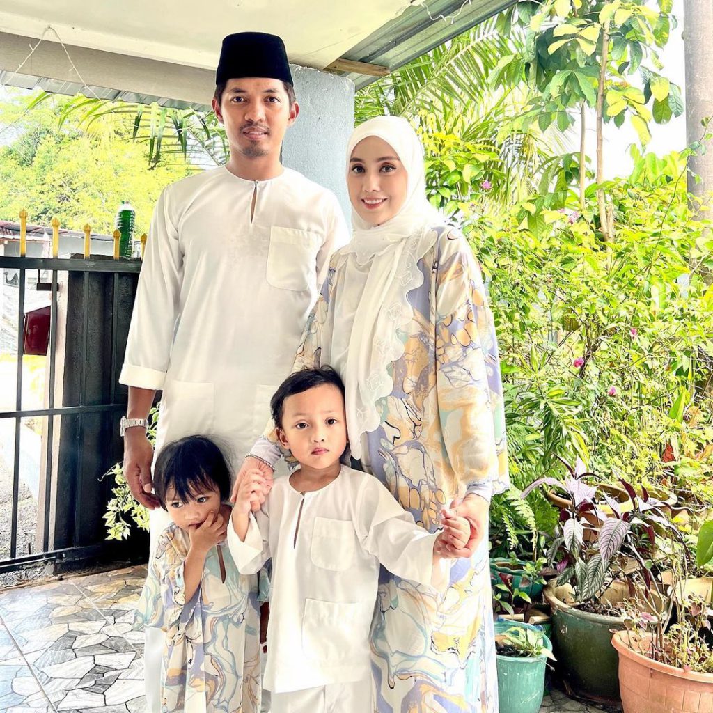 Mia Ahmad, Mohd Izham Tarmizi Selamat Timang Cahaya Mata Ketiga