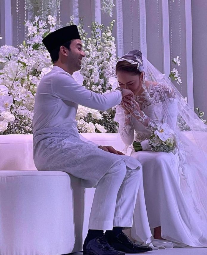Cantik Bagaikan Bidadari, Rupanya Hanya Sebulan Siapkan Baju Nikah ...