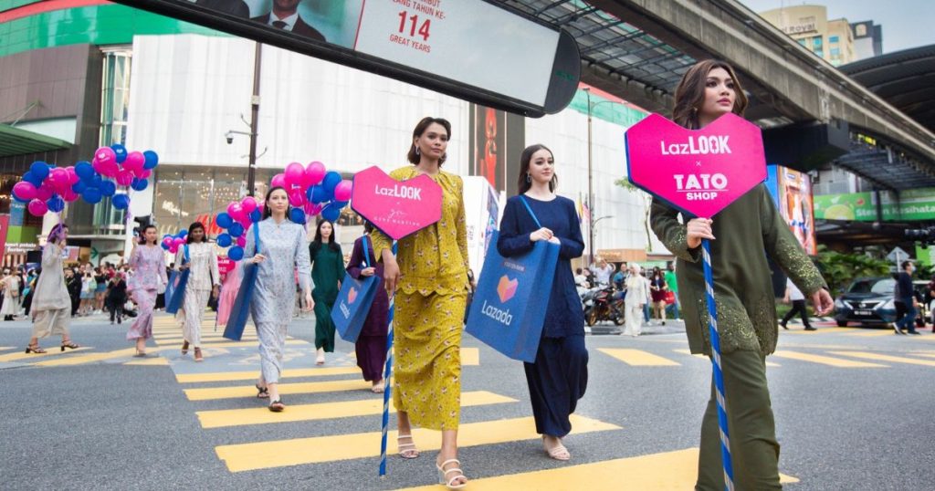 Tampil 50 Model, Jalan Bukit Bintang KL Jadi 'Runway' Koleksi Raya ...