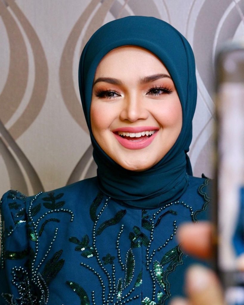 "Punyai Peminat Setia Satu Anugerah Yang Tak Ternilai" -27 Tahun Siti Nurhaliza Di Persada Seni ...