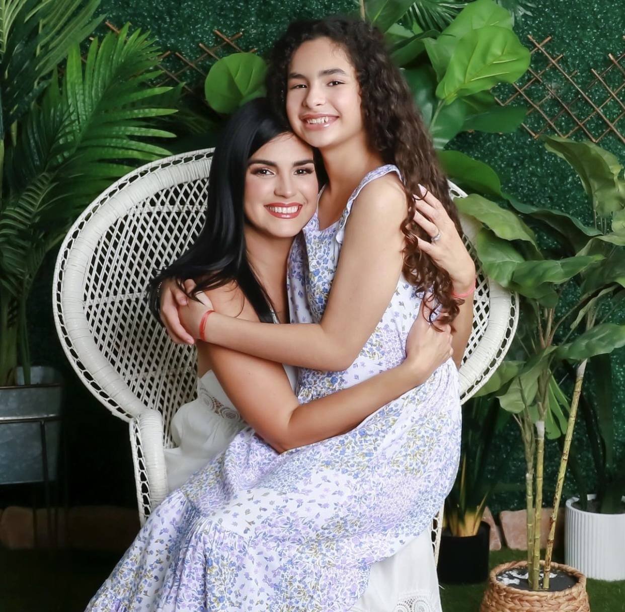 Menghampiri Usia 5 Dekad, Bintang Utama Mis Tres Hermanas Kekal Anggun & Awet Muda