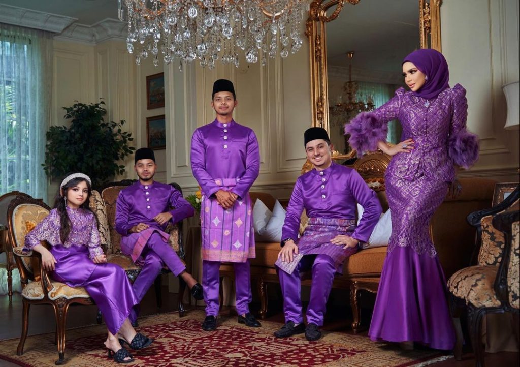 “Macam Majalah Vogue” - Koleksi Foto Raya Keluarga Che Ta Memikat Hati ...