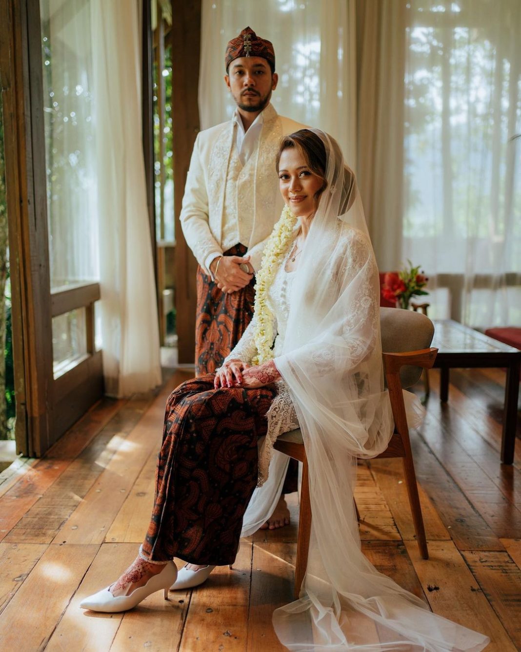 Sedondon Berbusana Tradisional Jawa, Hafeez Mikail Kini Sah Milik Noor ...