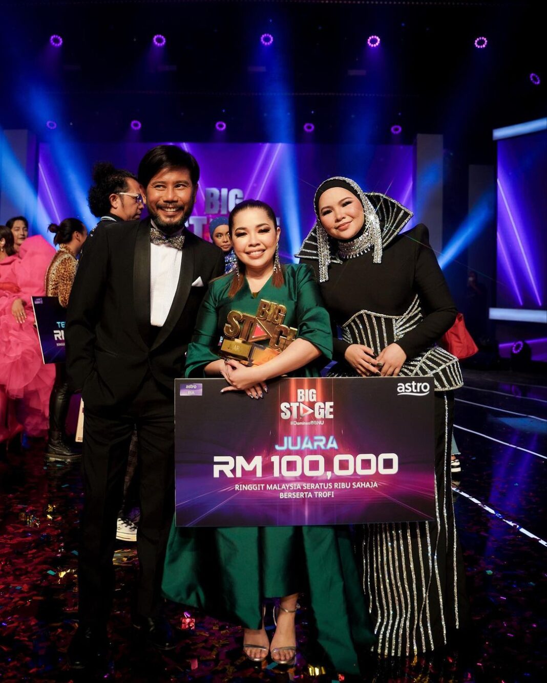 Sedondon Berbusana Tradisional Jawa, Hafeez Mikail Kini Sah Milik Noor ...