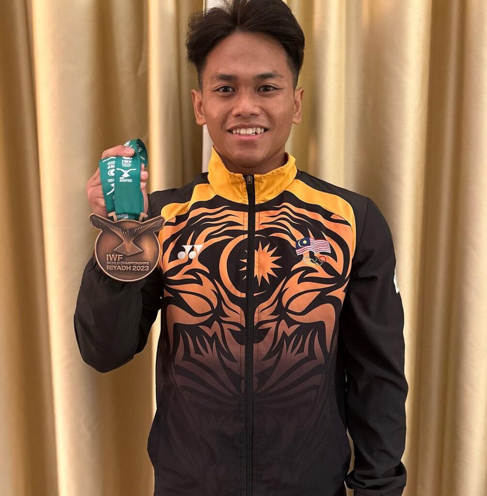 Aniq Kasdan Tampil Cemerlang Di Kejohanan Angkat Berat Dunia 2023. Raih ...