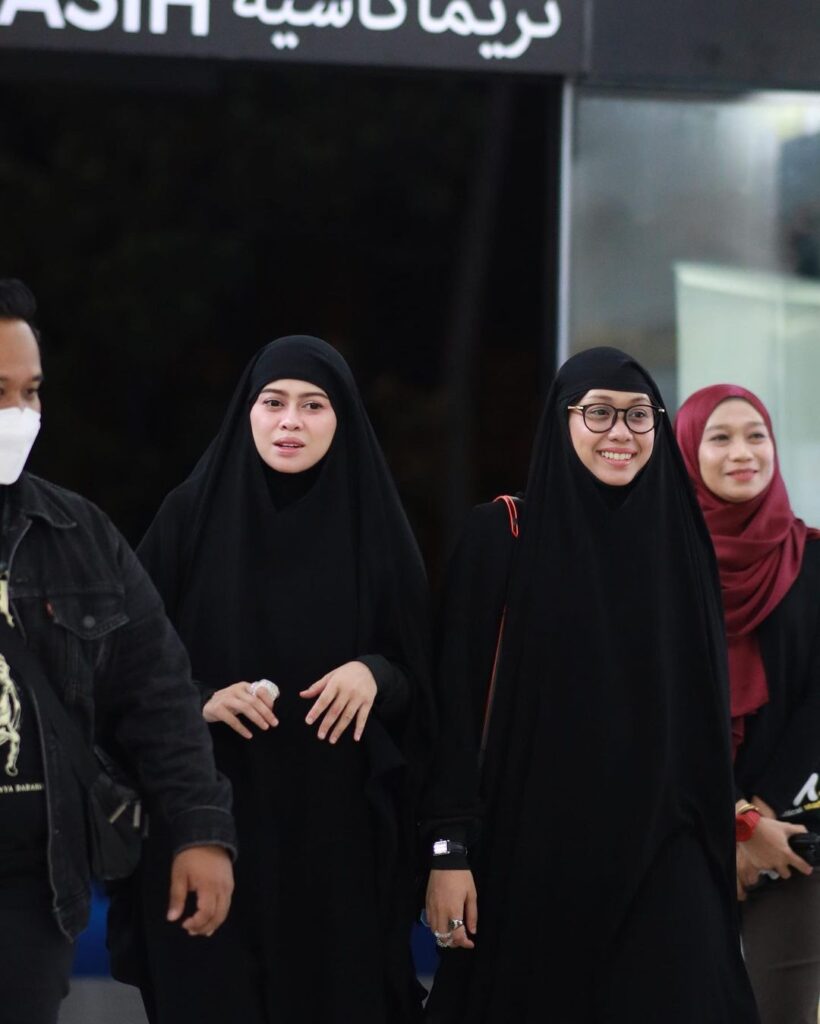 "No Wonder Ramai Yang Menyayangi Fazura..." -Heliza Helmi & Hazwani ...