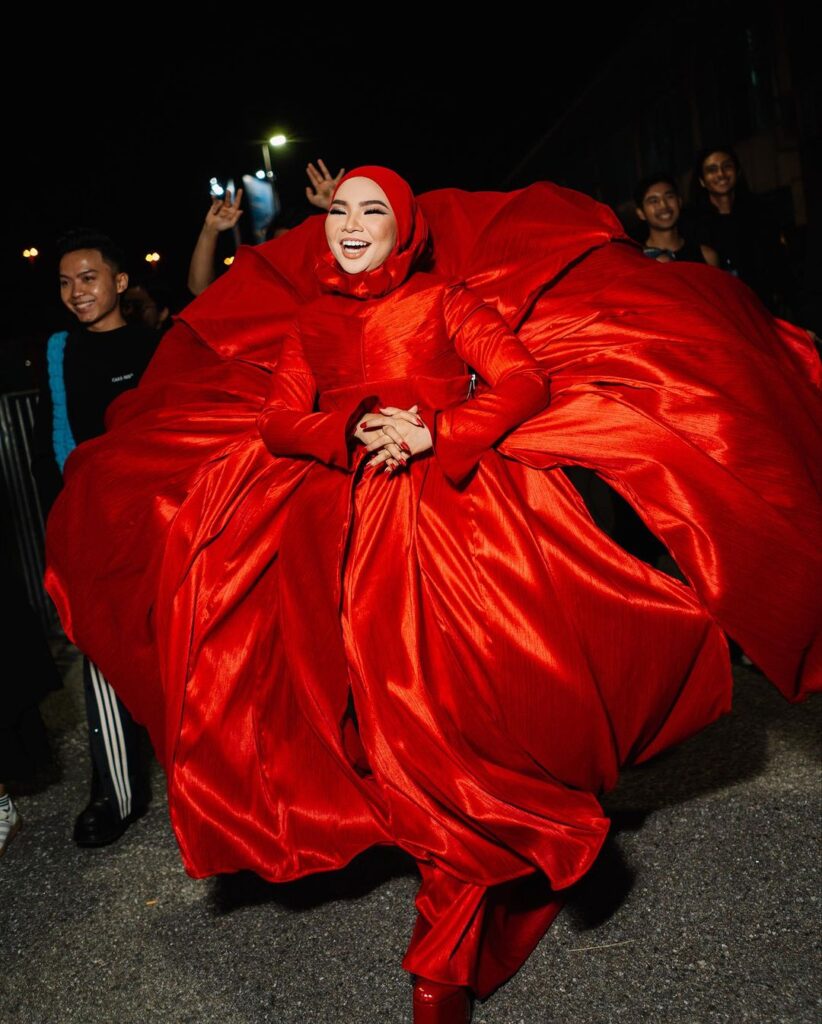 Autentik Cara Nurel Baharin, Dewi Remaja 2023 - Isu Digital Februari ...