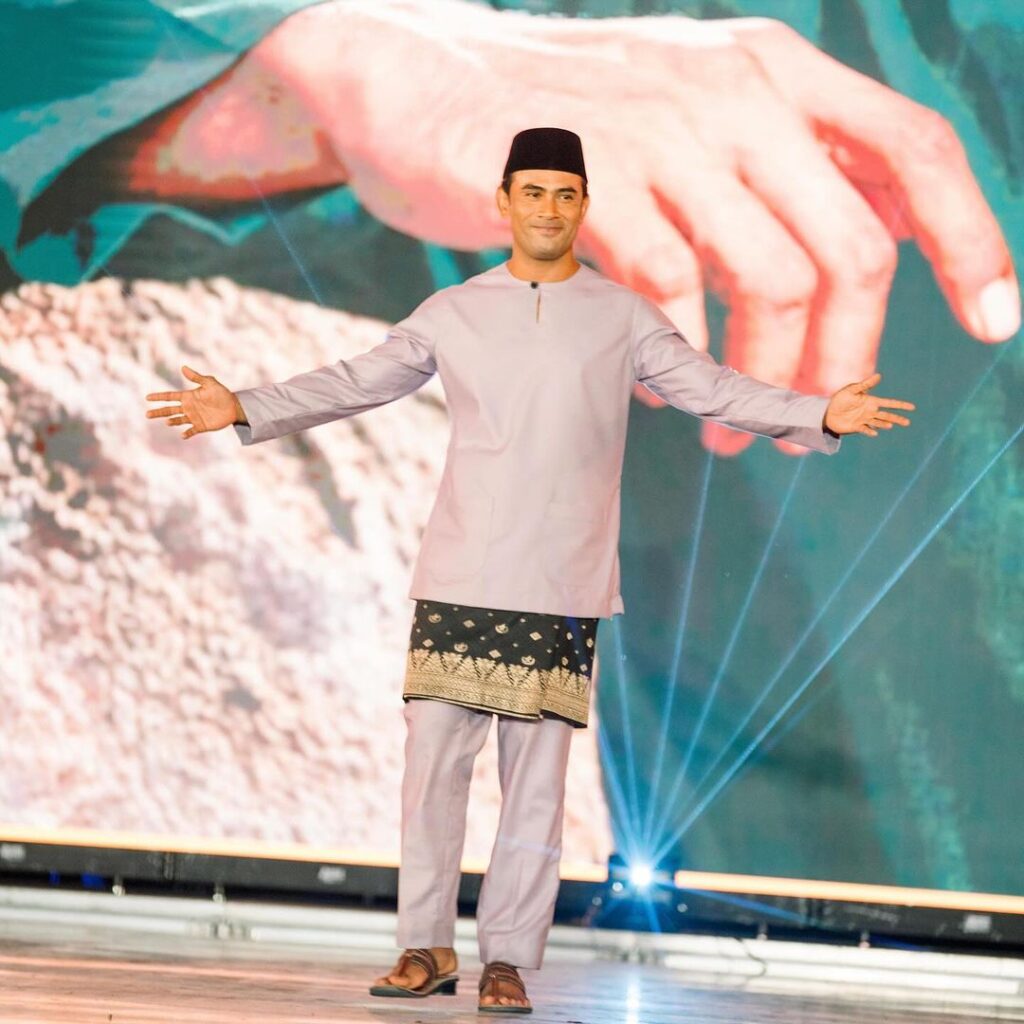 Pengasas Bulan Bintang Pesan Pesaing Baju Melayu Jangan Tiru 'Pesak Flexi'