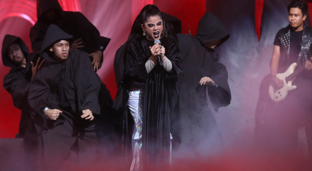 Sudah Pakai Abah-Abah Pun Masih Tercorot, Kaka Azraff Seloroh Minggu ...