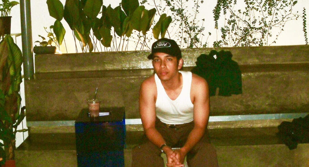 “Okey Insya-Allah” -Naim Daniel Muncul Di Mahkamah Ditemani Ibunya