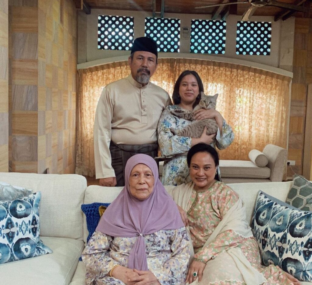 Anak Bongsu Datuk M.Nasir Terima Ijazah Kelas Pertama! Datin Marlia ...