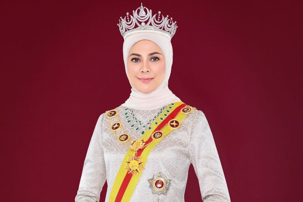 Permaisuri Selangor Tampil Berimej Hijab Dalam Potret Rasmi Terkini