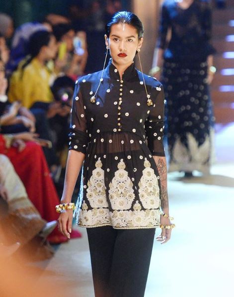 "10 Out Of 10!" Pertunjukan Fesyen RIZALMAN FOR ZALORA Bak Set Filem ...