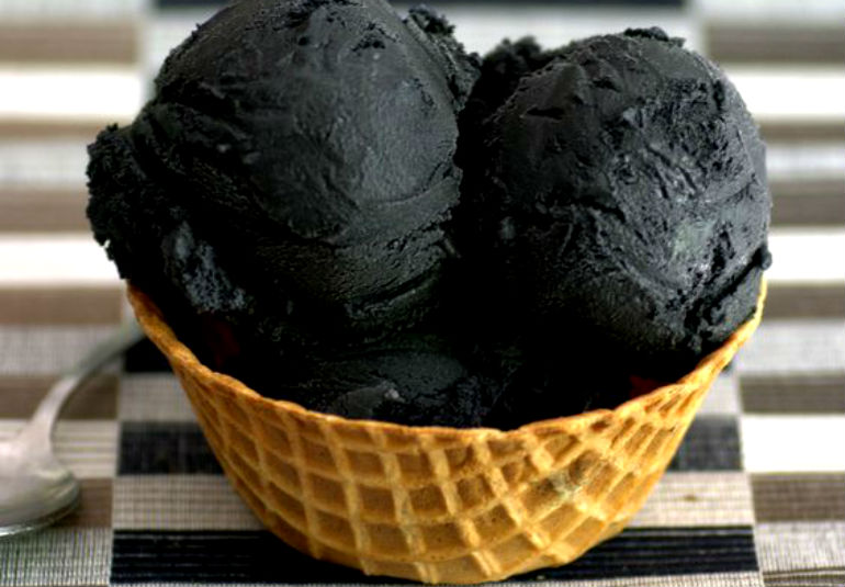 Makanan Warna Hitam Jadi Trend, Bahaya Ke Tak Kalau Kita Makan? - REMAJA